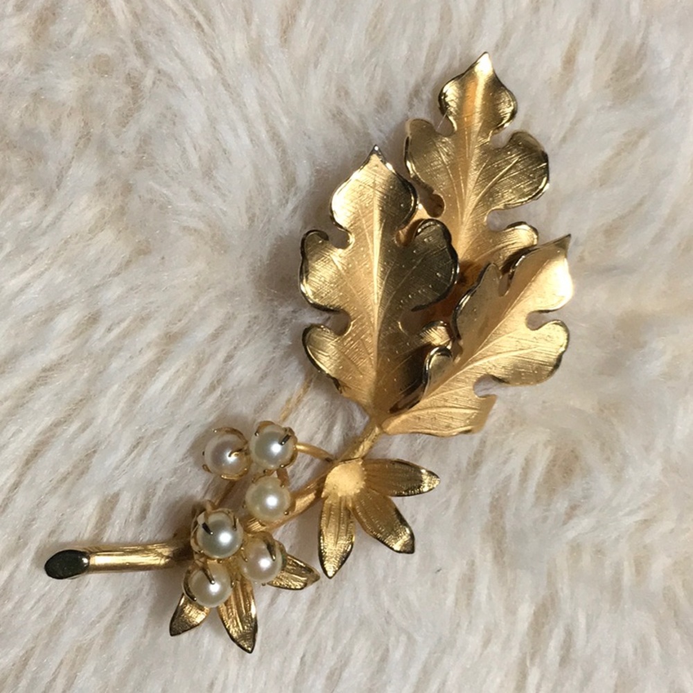 Ips Imperial Pearl Syndicate Oak Leaf Brooch - Gem